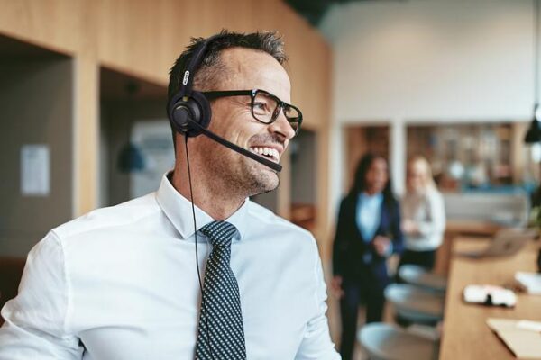 How to choose the best noise-cancelling headsets for a call center ...